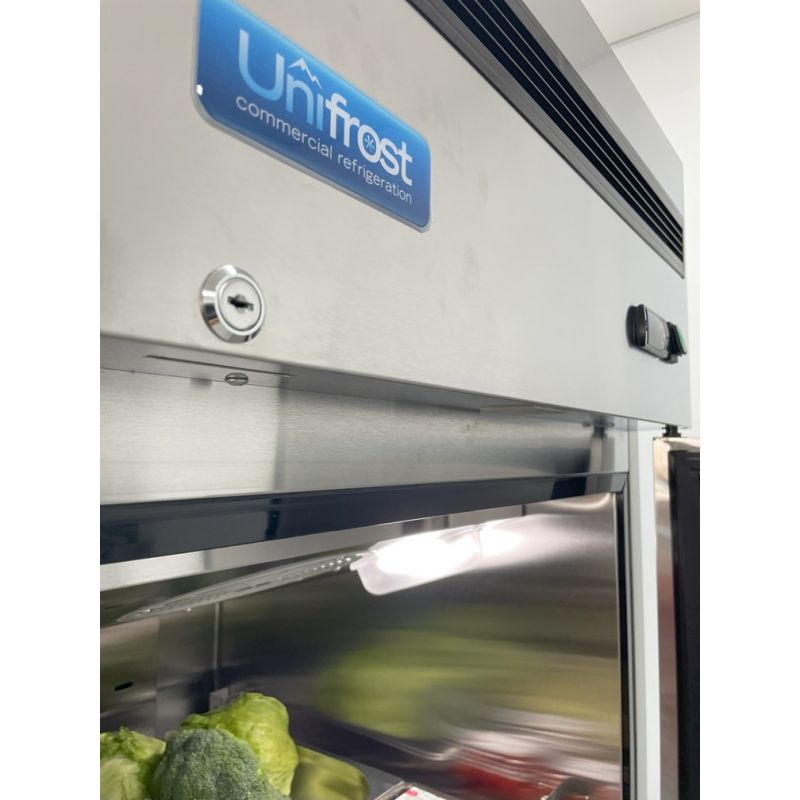 Katerbay. UNIFROST R700SVN LARGE GN UPRIGHT FRIDGE R290