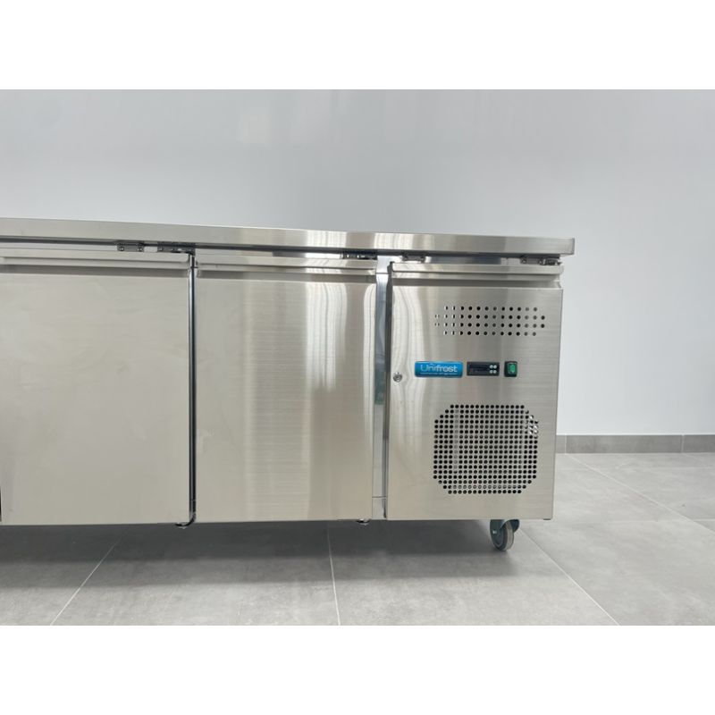 Katerbay. UNIFROST CR1800FT THREE DOOR FLAT TOP COUNTER FRIDGE